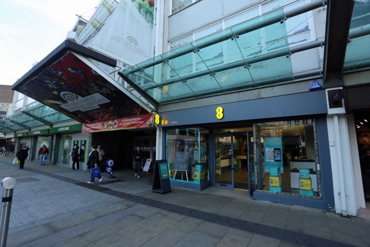 EE brings superfast 4G to 29 more towns and cities in time for Christmas