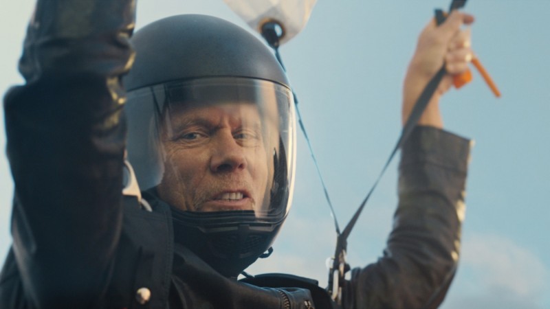 KEVIN BACON SKYDIVES IN NEW EE CAMPAIGN SHOWING THE NATION IT CAN COUNT ...