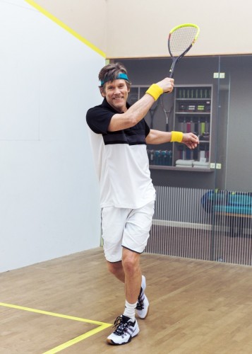 KEVIN BACON SERVES UP A TREAT IN THE LATEST EE BRAND CAMPAIGN