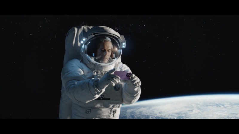 KEVIN BACON RALLIES THE NATION TO DREAM BIG WITH THE IPHONE 14 ON EE