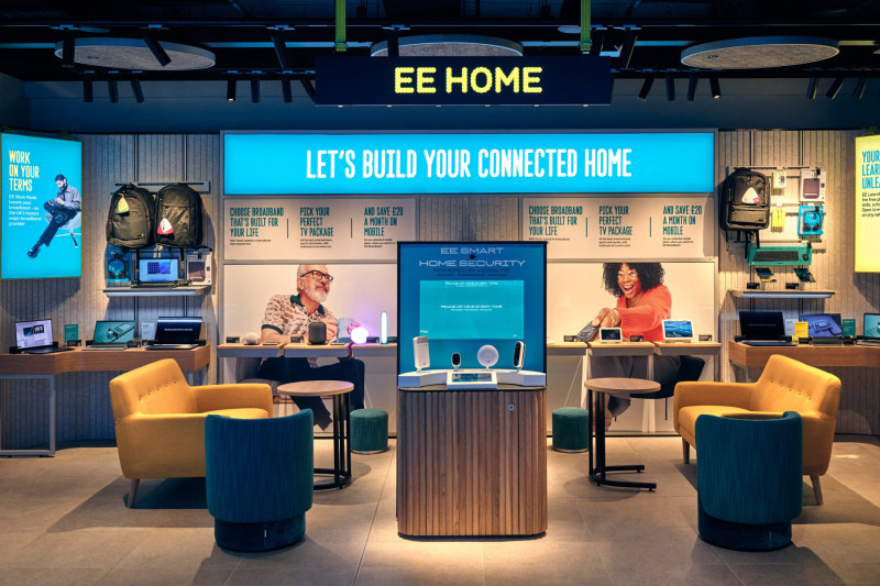 EE OPENS NEW BRISTOL EXPERIENCE STORE IN CABOT CIRCUS WITH EX-ENGLAND ...