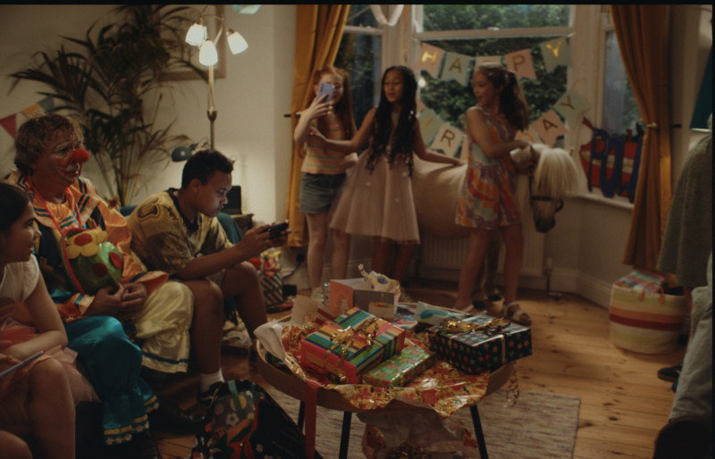 BROADBAND MADE FOR YOU: POWER OF EE HOME BROADBAND SHOWCASED IN NEW ...