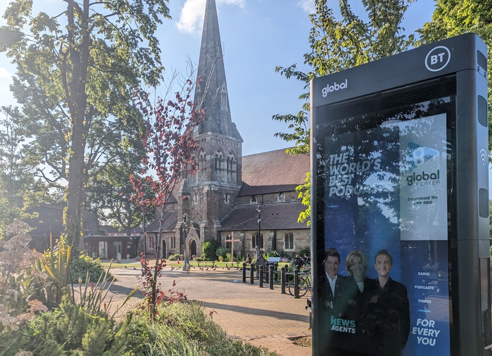 EE ADDS OVER 400 NEW SMALL CELLS TO INCREASE 4G CAPACITY AND REDUCE CONGESTION IN THE BUSIEST AREAS