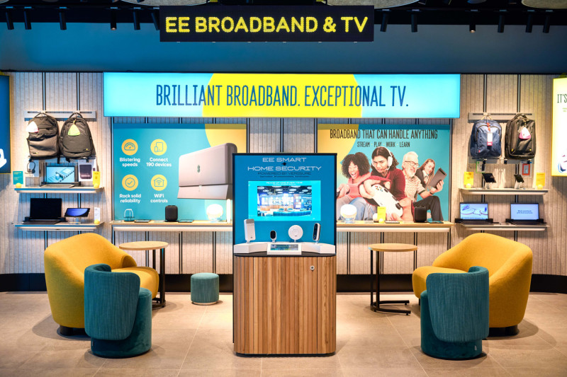 MICHAEL DAPAAH TO OPEN EE’S NEW EXPERIENCE STORE IN WESTFIELD STRATFORD ...