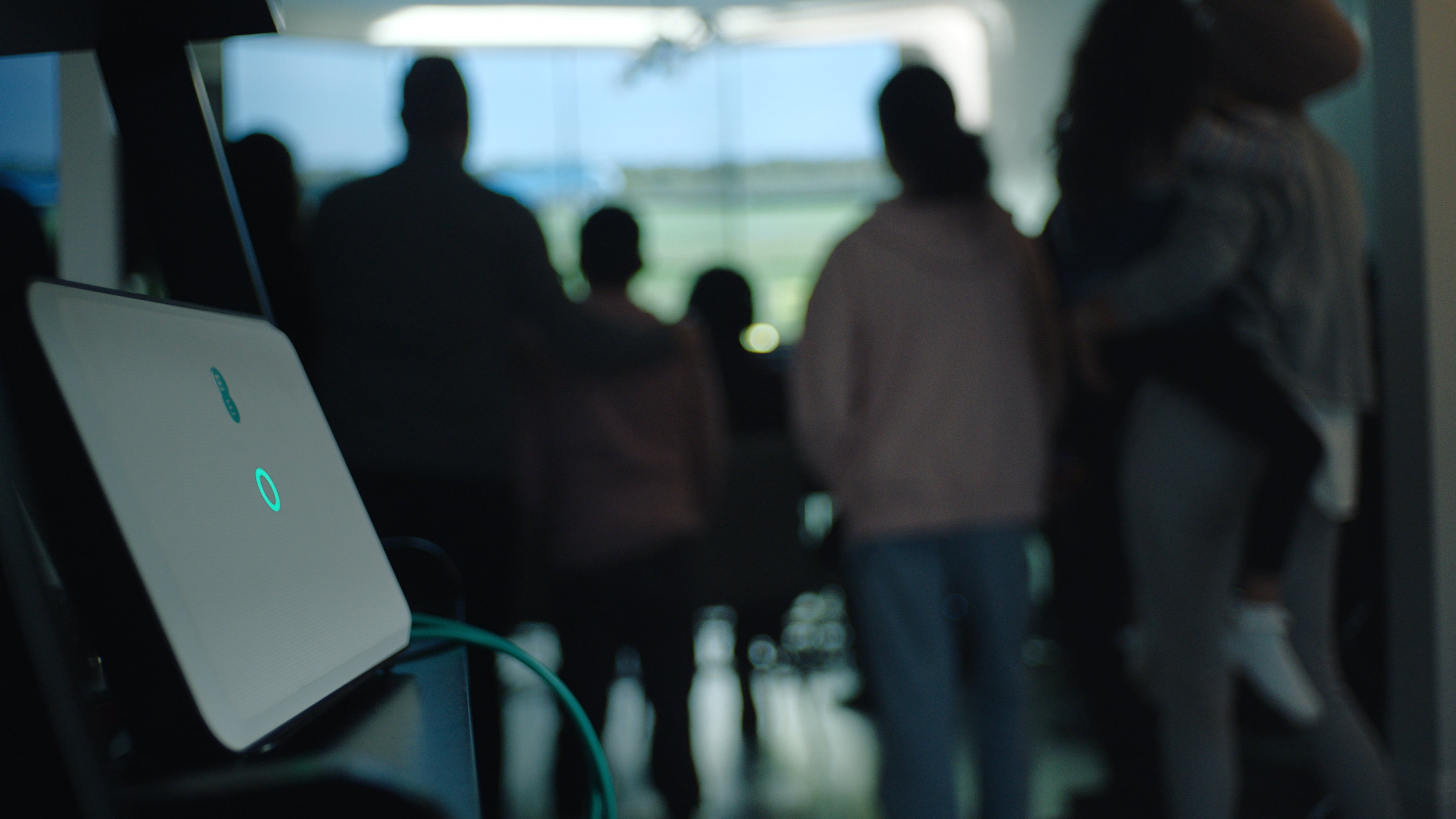 EE MAKES HISTORY LANDING A PLANE POWERED BY NEW EE FULL FIBRE HOME ...