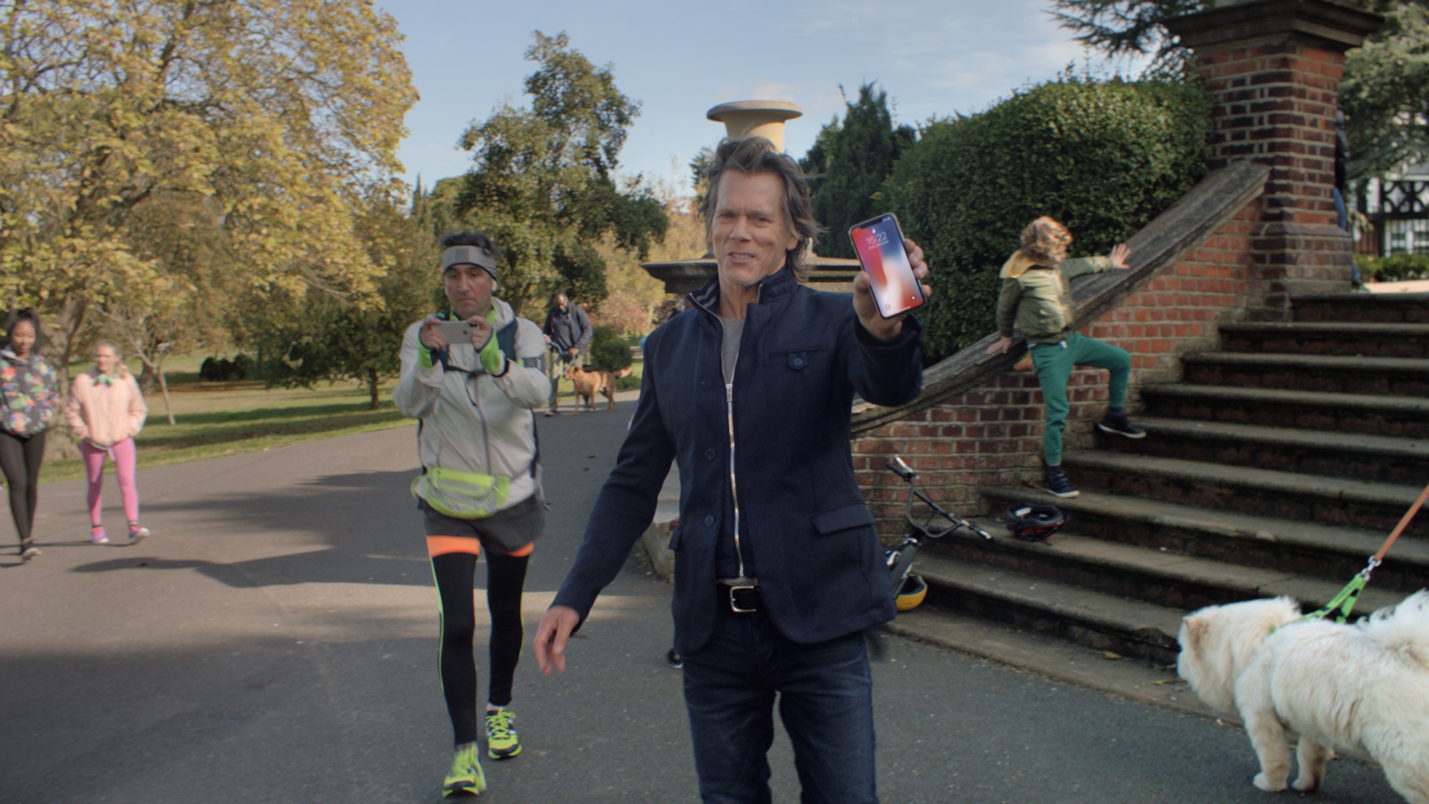 Kevin Bacon goes all out in the latest EE brand campaign to support ...
