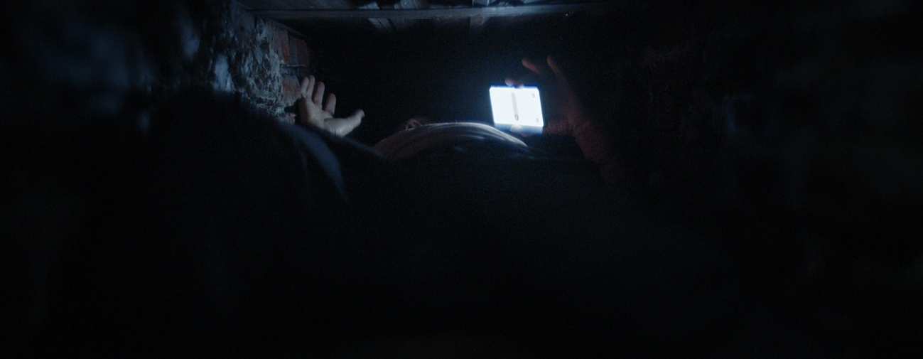 KEVIN BACON SHOWS THE NATION HOW TO GET THAT NEW PHONE FEELING WITH EE