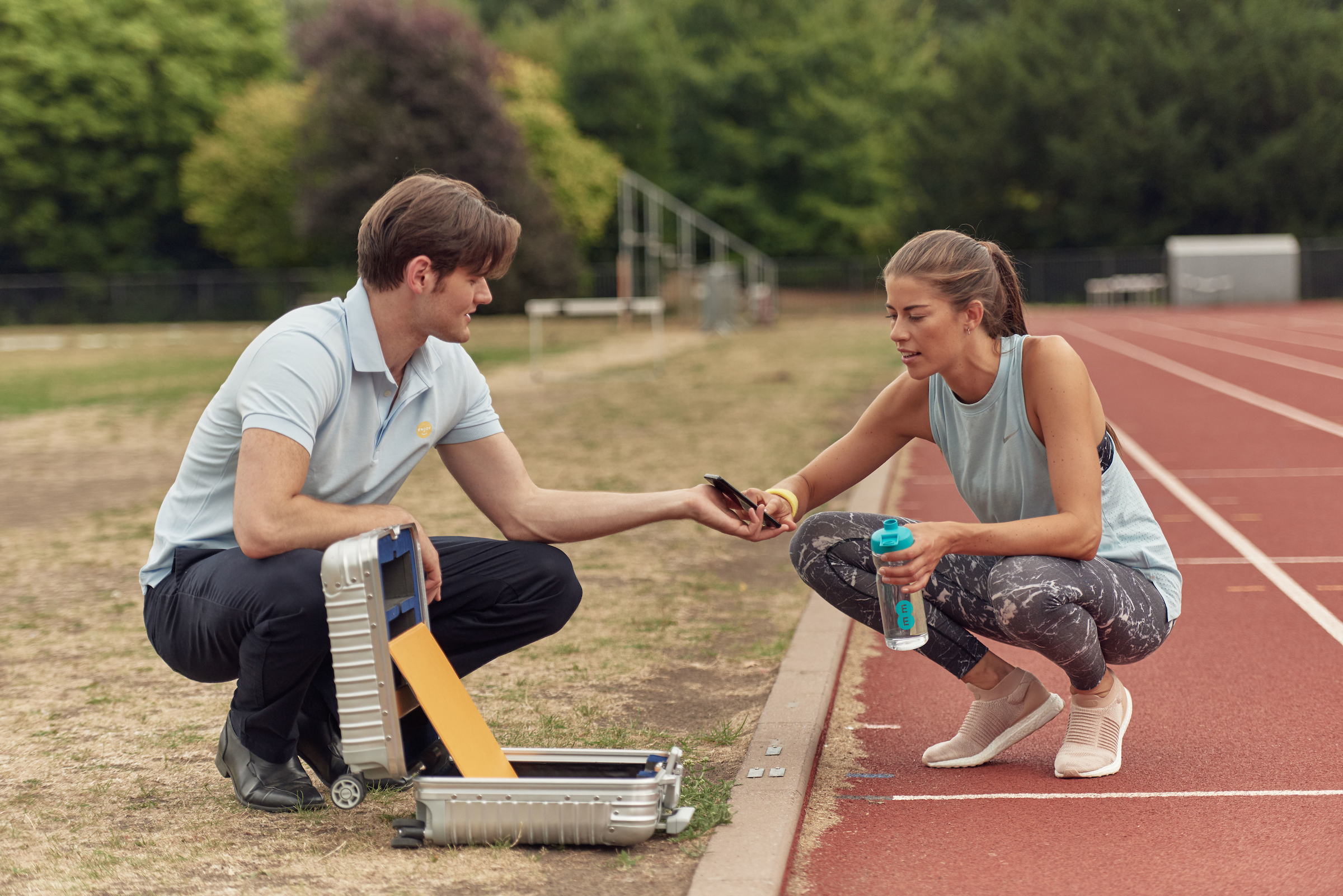 EE Rolls Out Superfast Delivery Service with Expert Set Up Service to ...