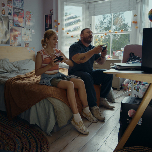 BROADBAND MADE FOR YOU: POWER OF EE HOME BROADBAND SHOWCASED IN NEW ...