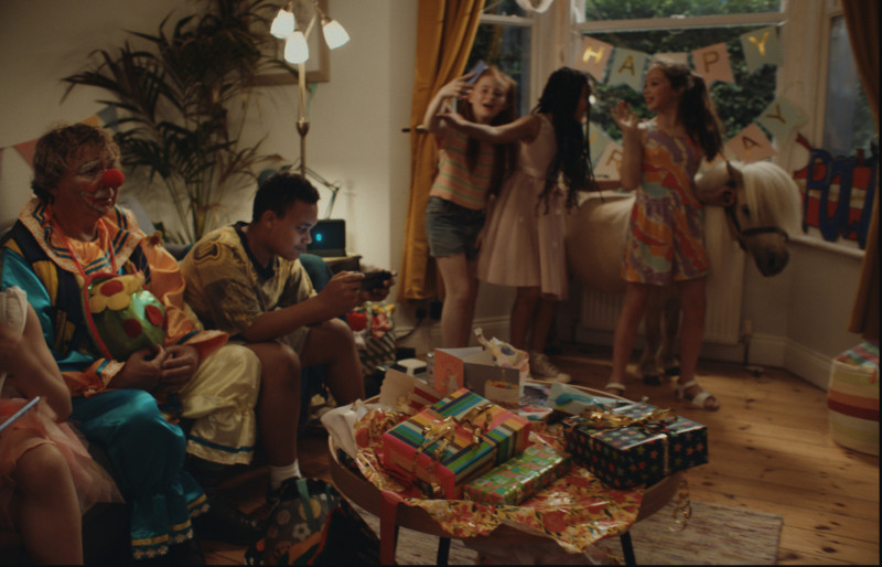 BROADBAND MADE FOR YOU: POWER OF EE HOME BROADBAND SHOWCASED IN NEW ...