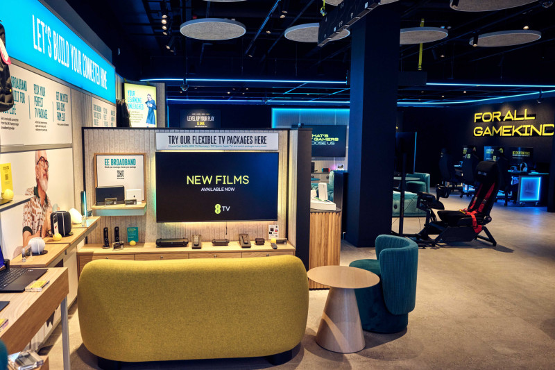 EE OPENS NEW GATESHEAD EXPERIENCE STORE IN THE METROCENTRE WITH FORMER ...