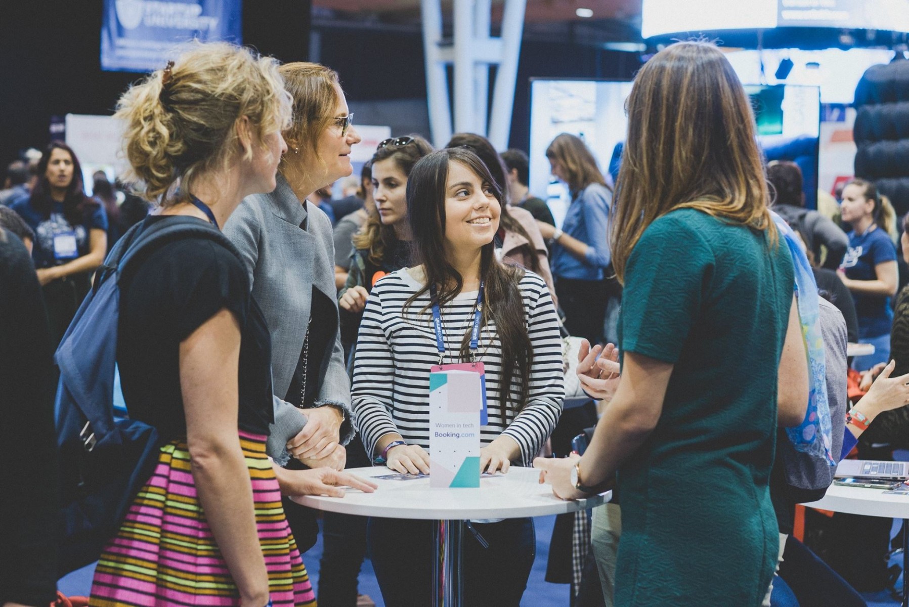 Booking.com y Web Summit amplían su compromiso con Women in Tech