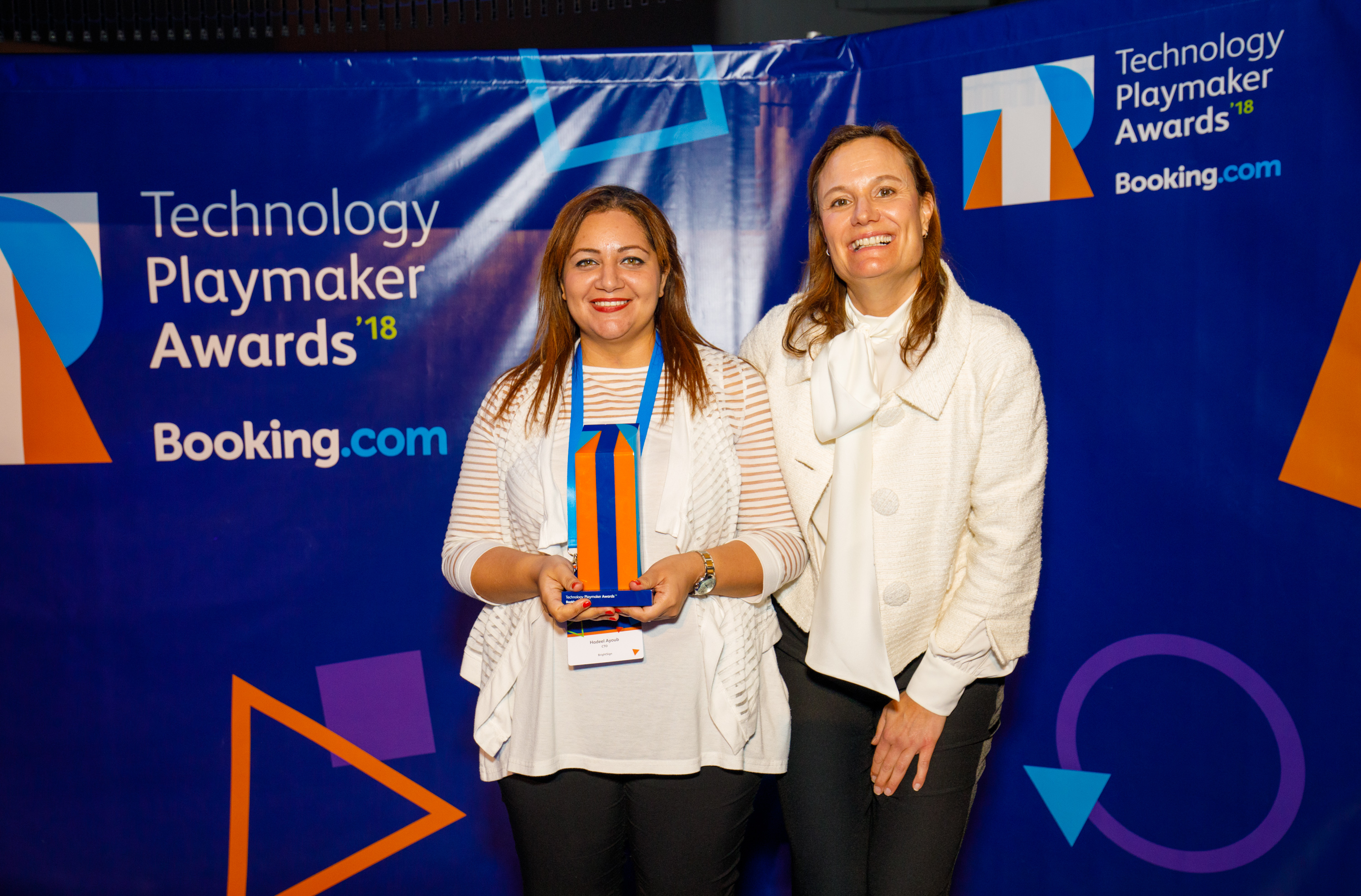 Booking.com opent inschrijving voor Technology Playmaker Awards 2019 om inspirerende vrouwen in ...