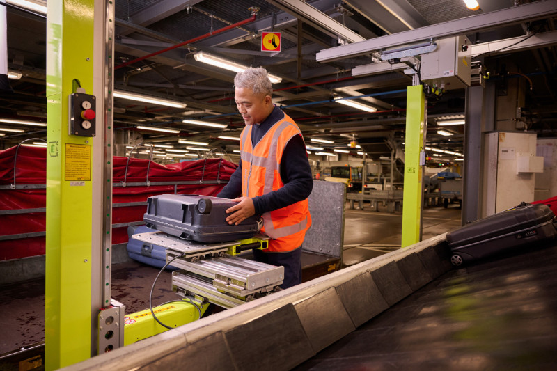 Op elke werkplek in bagagehallen Schiphol tilhulp beschikbaar