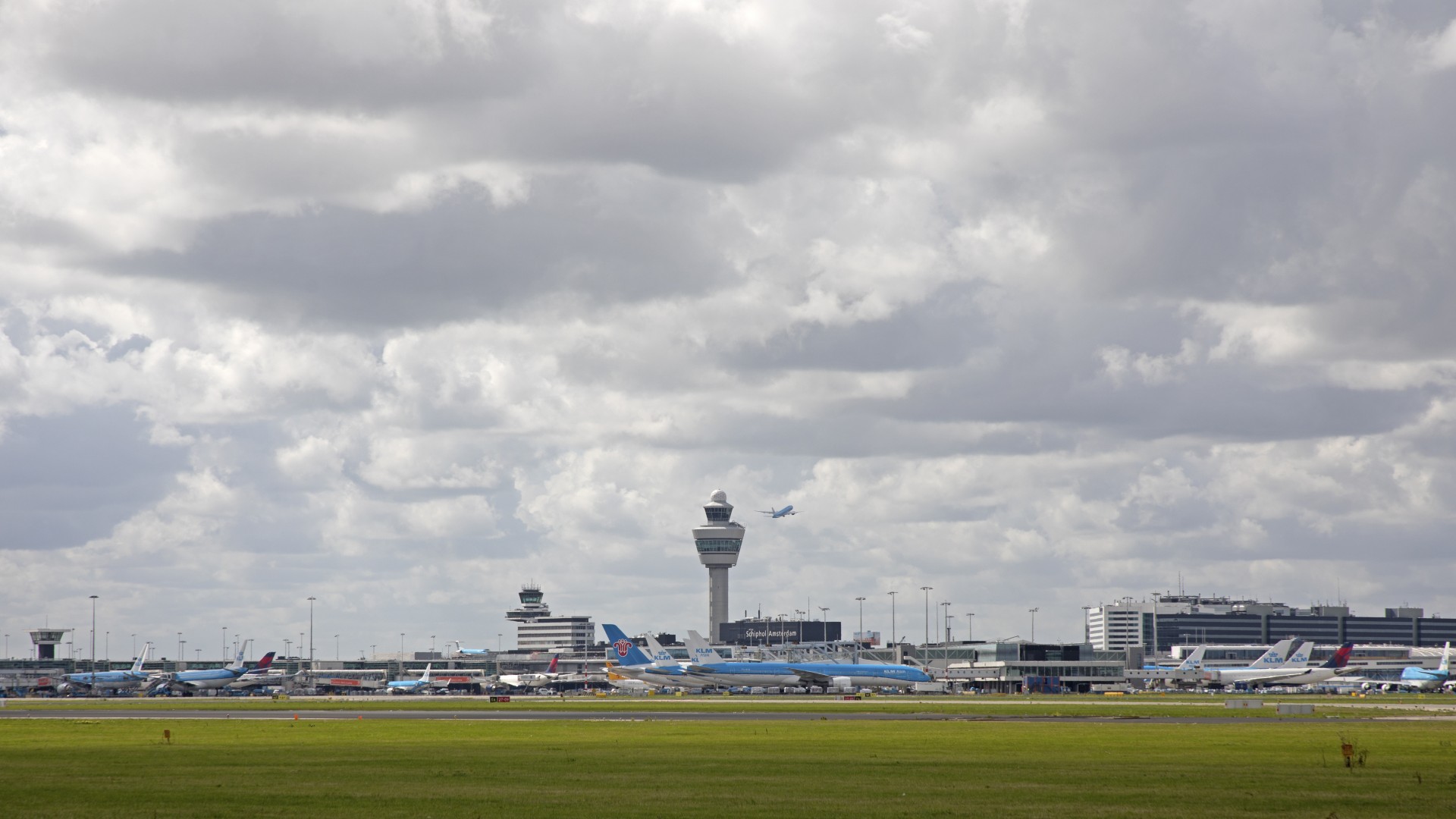 Sharp fall in traffic and financial results due to COVID-19 pandemic