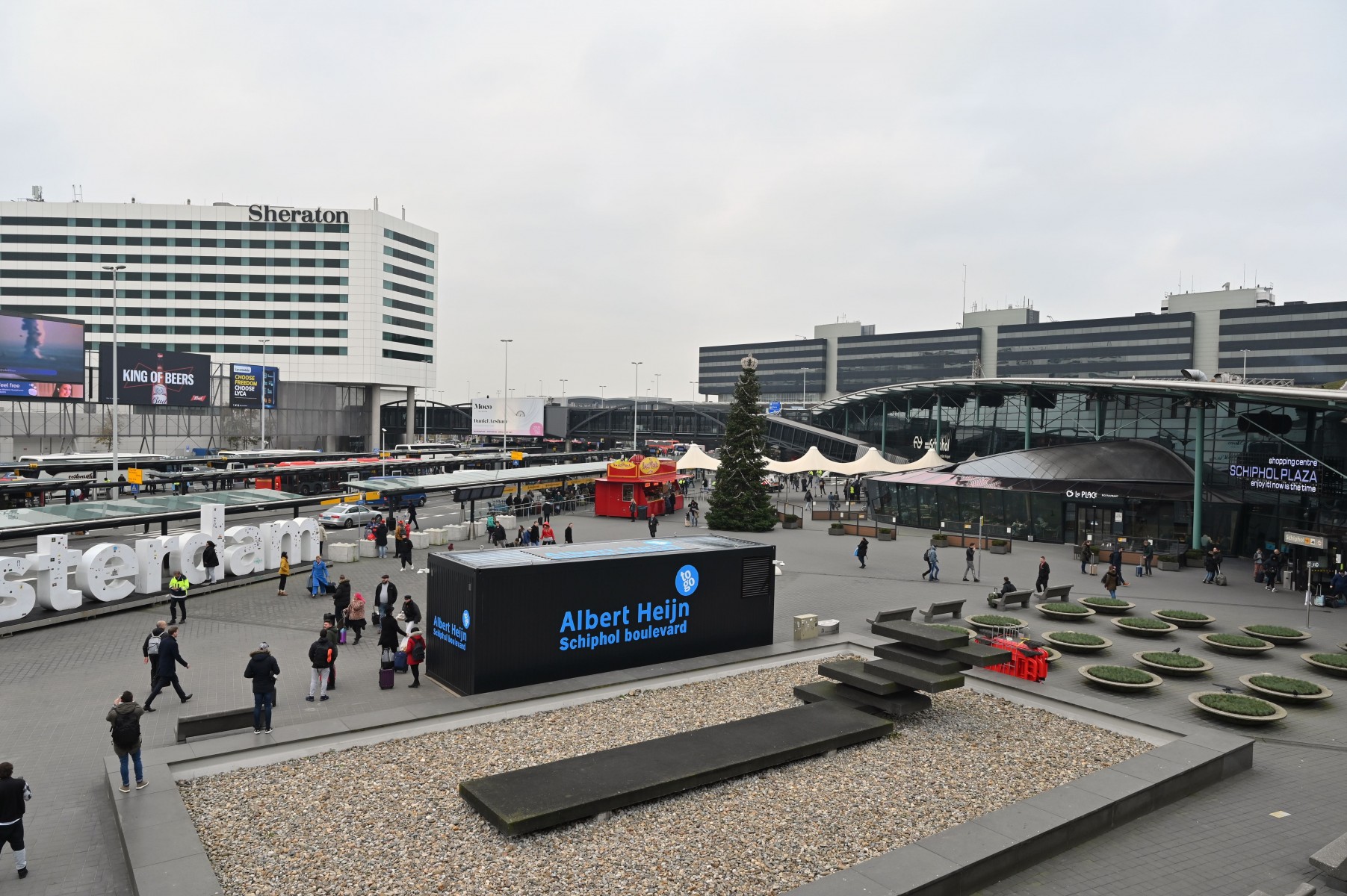 Digitale winkel van Albert Heijn geland op Schiphol