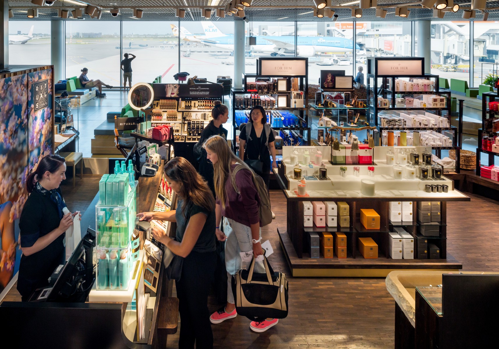 Schiphol chosen by international travellers as airport with the best ...