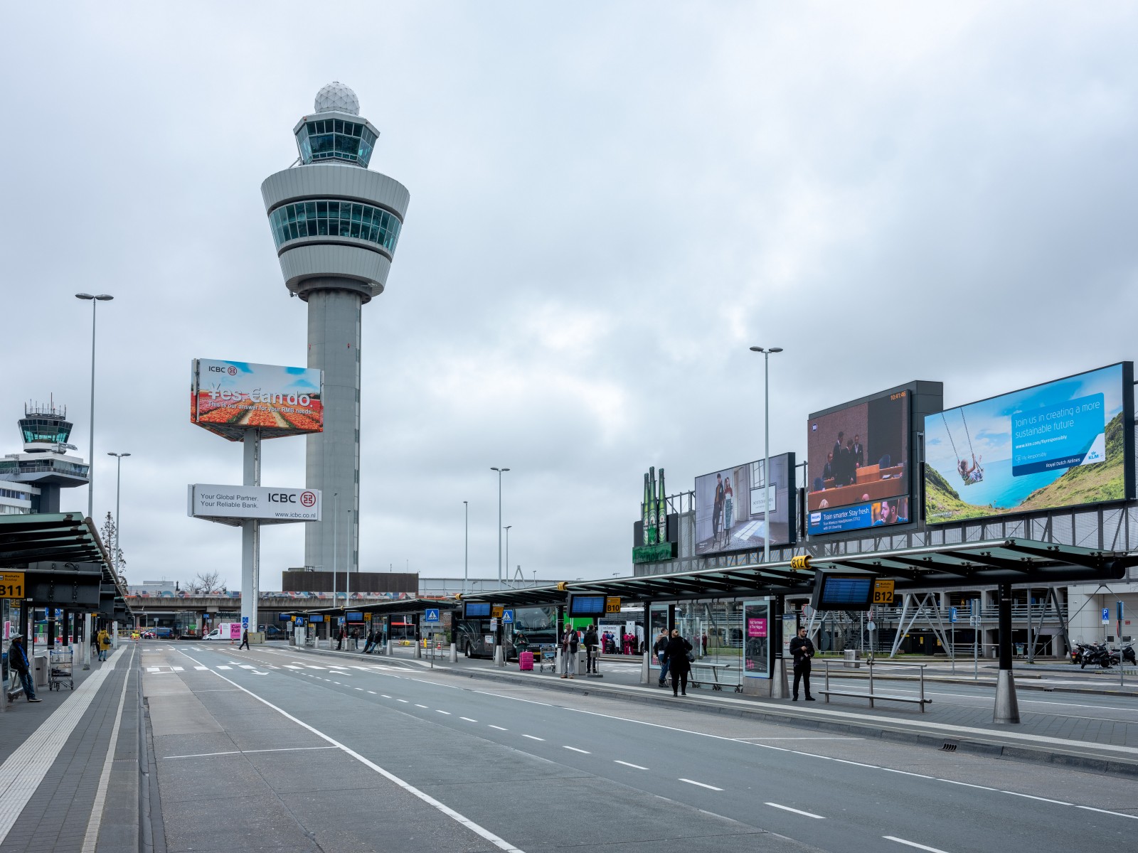Royal Schiphol Group withdraws outlook and financial targets