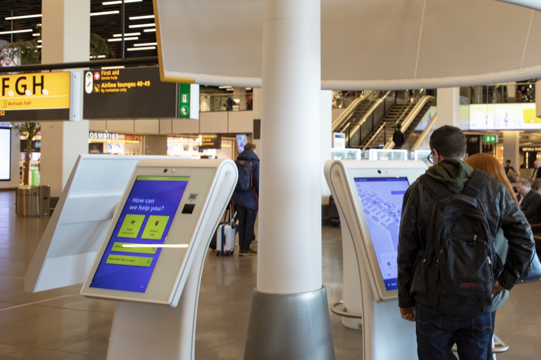 Schiphol provides 4 out of 5 passengers with information in their ...