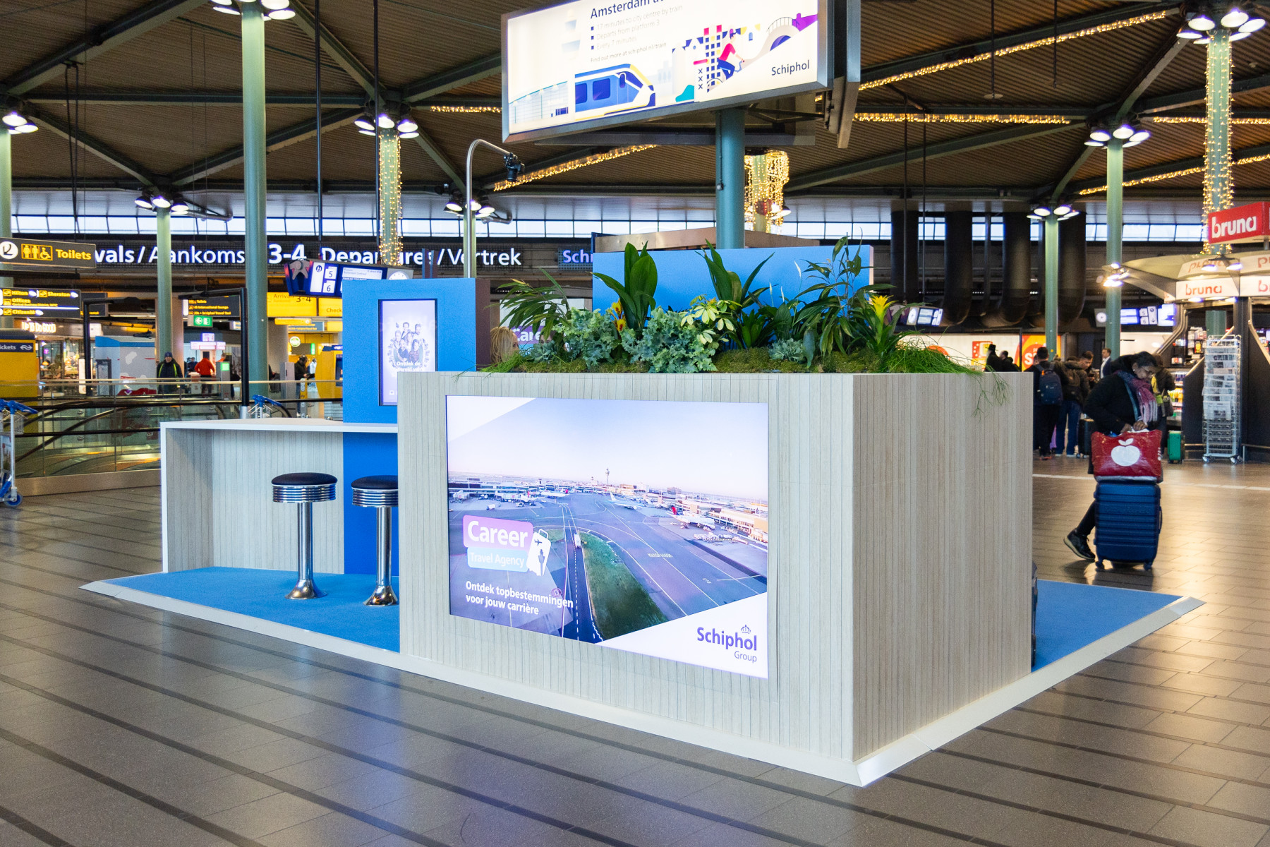 Travel agency at Schiphol Plaza for next step in career journey