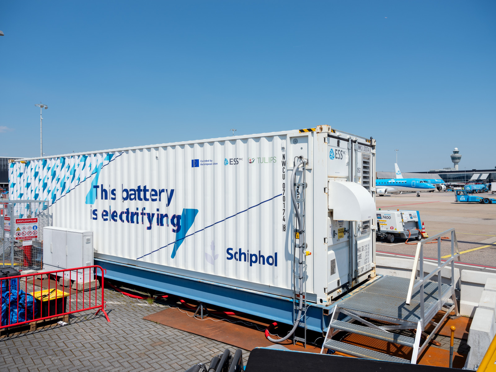 Super battery being tested at Schiphol: a world first at the airport