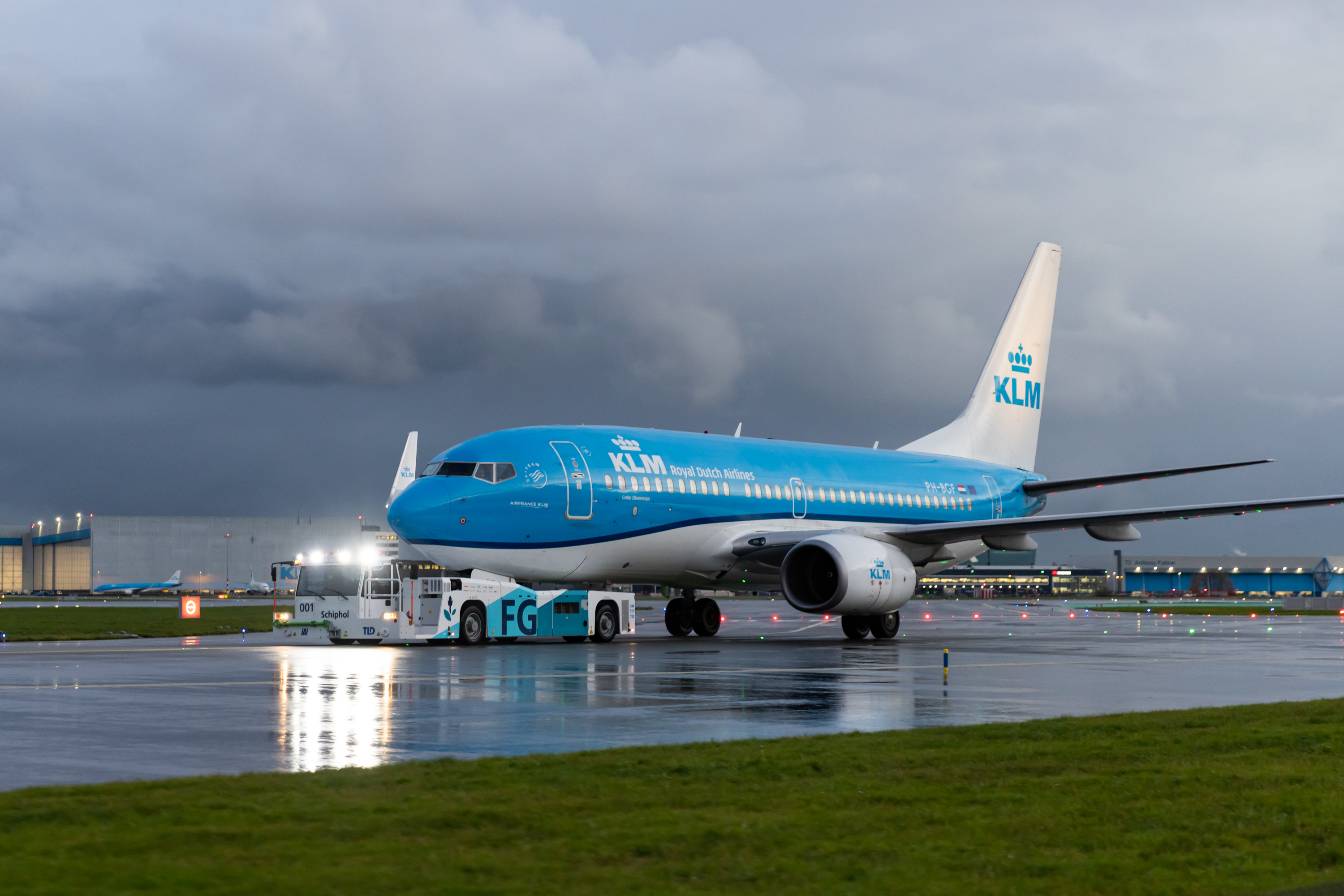 Aviation sector starts follow-up sustainable taxiing tests at Schiphol