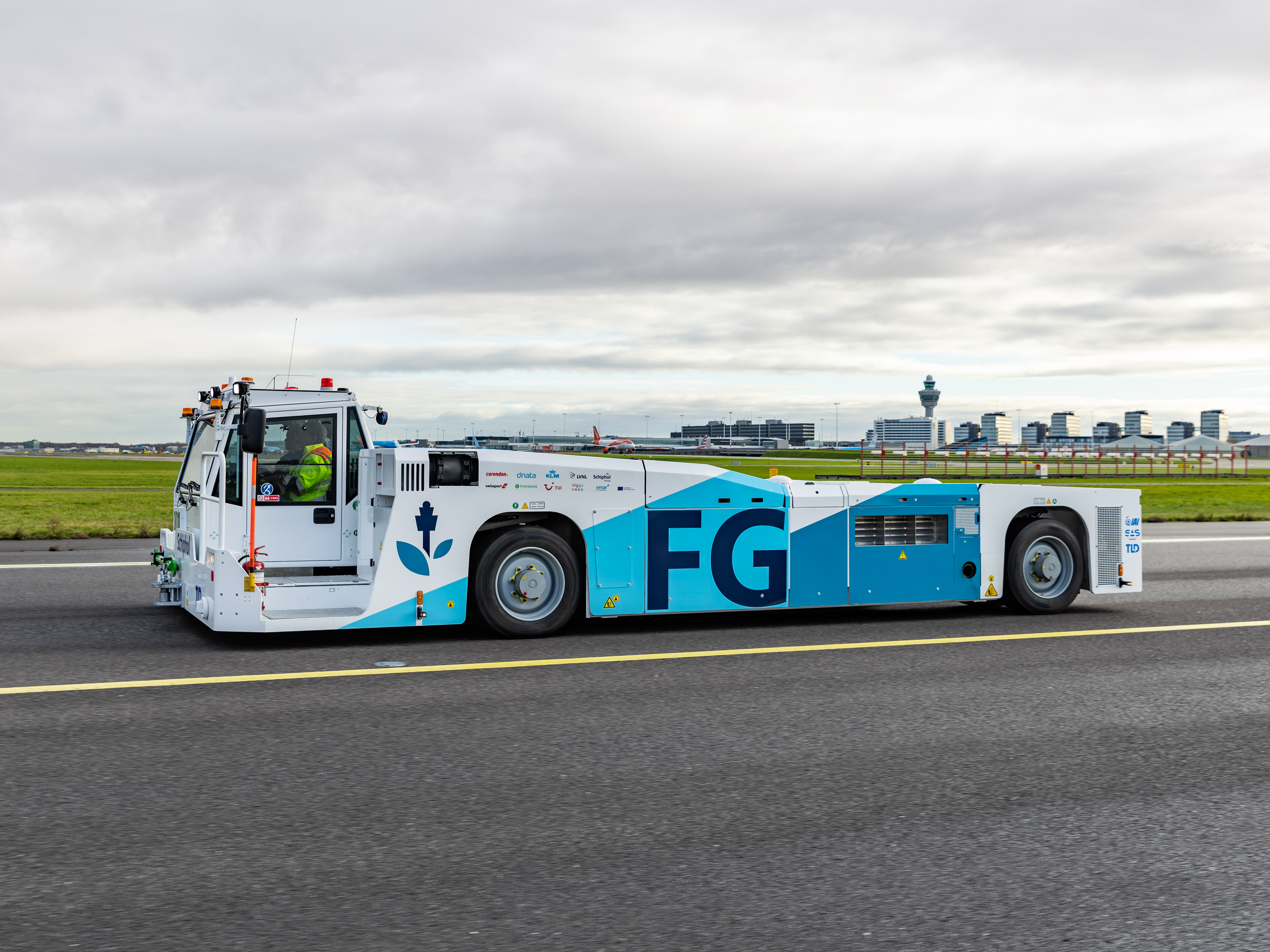 Aviation sector starts follow-up sustainable taxiing tests at Schiphol