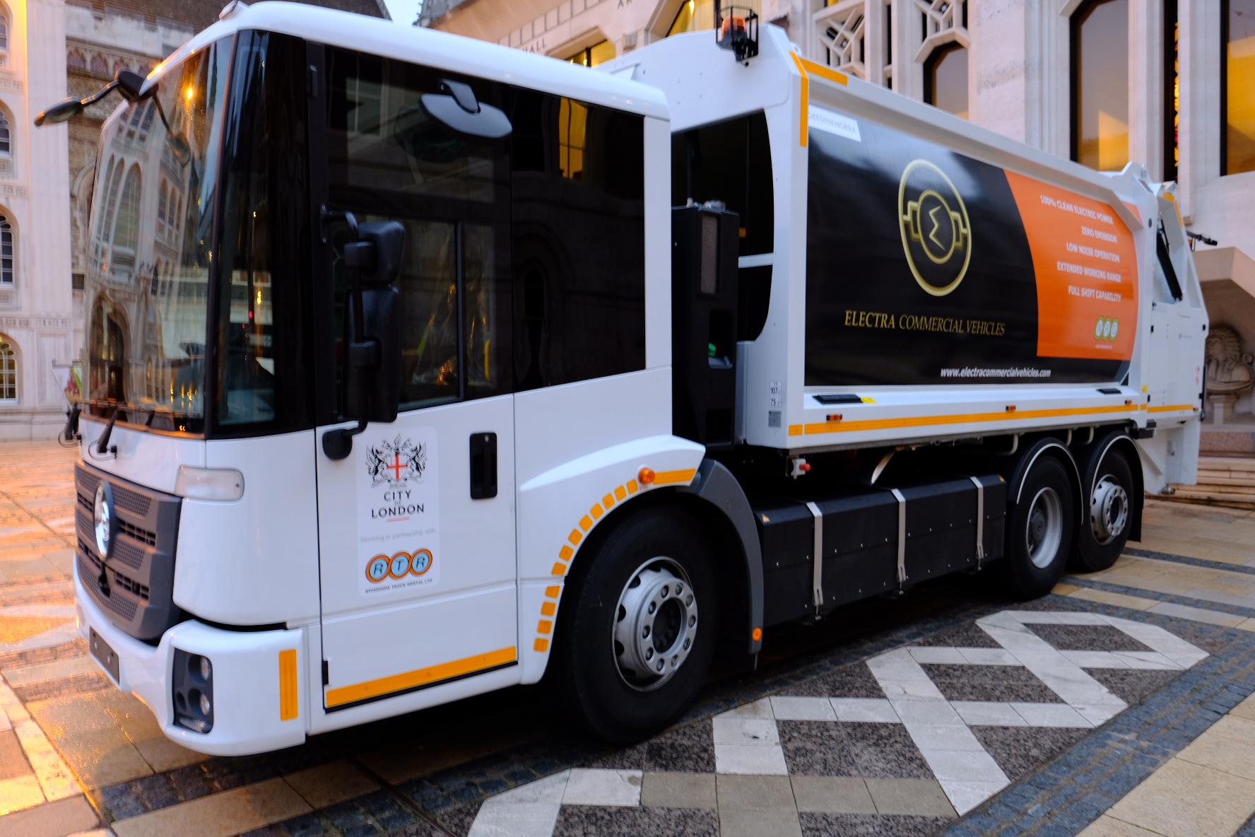 UK’s first fully electric refuse truck to be trialled in the City of London