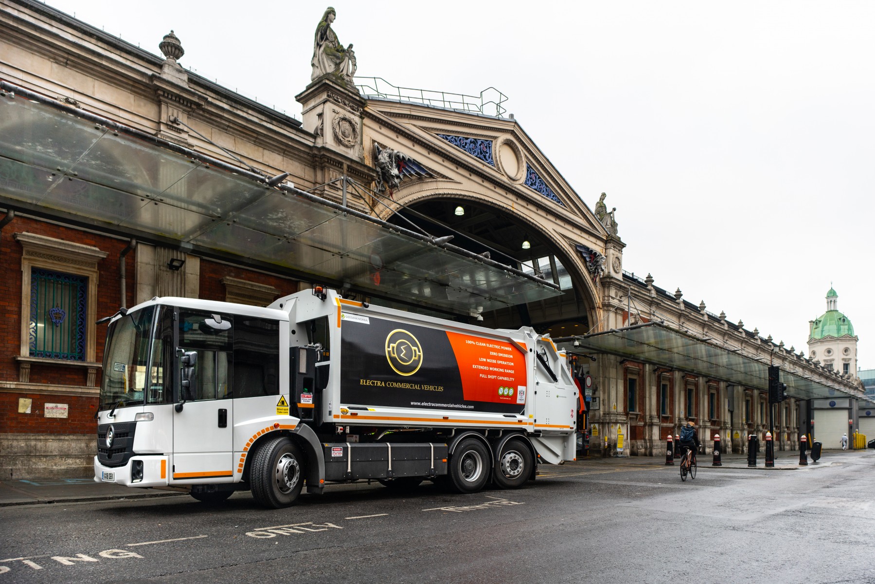 Trial begins of the UK’s first fully electric refuse truck in the City ...
