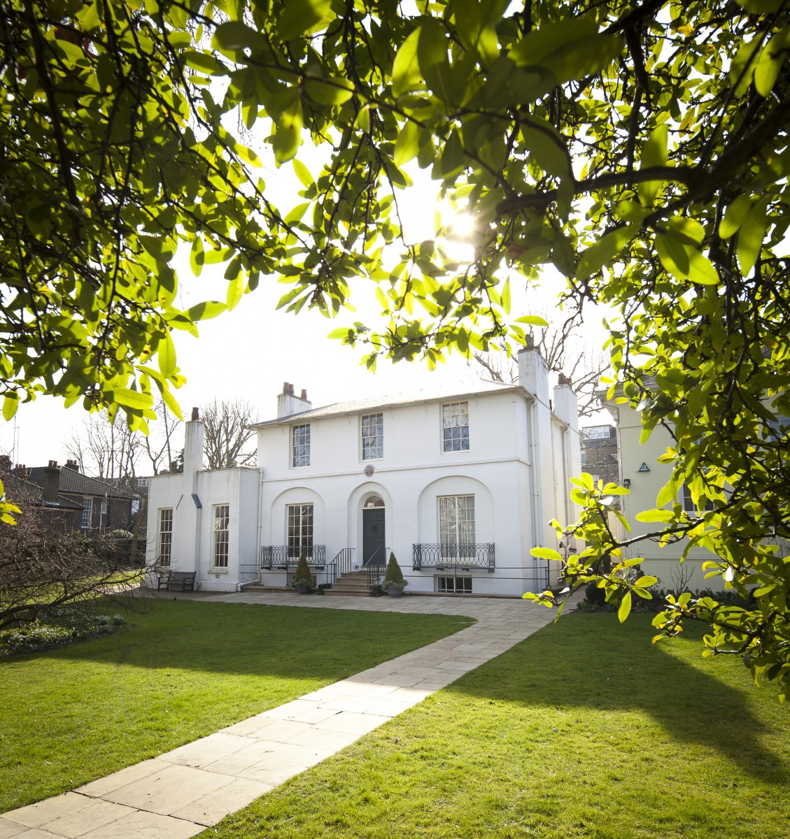 Keats ‘crowned with flowers’ in tribute at poet’s Hampstead home